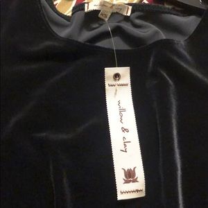 Willow & Clay | Tops | Willow Clay Coldshoulder Velvet Tee Hunter ...